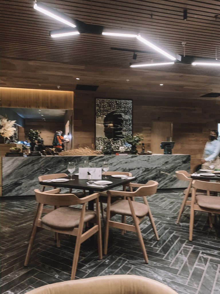 Project Solo restaurant Oak wall cladding | Finfloor